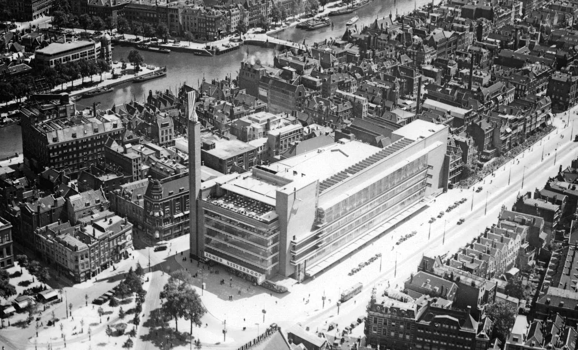 De Bijenkorf in Rotterdam (1930-1940) (x-post Lost_Architecture) : r ...